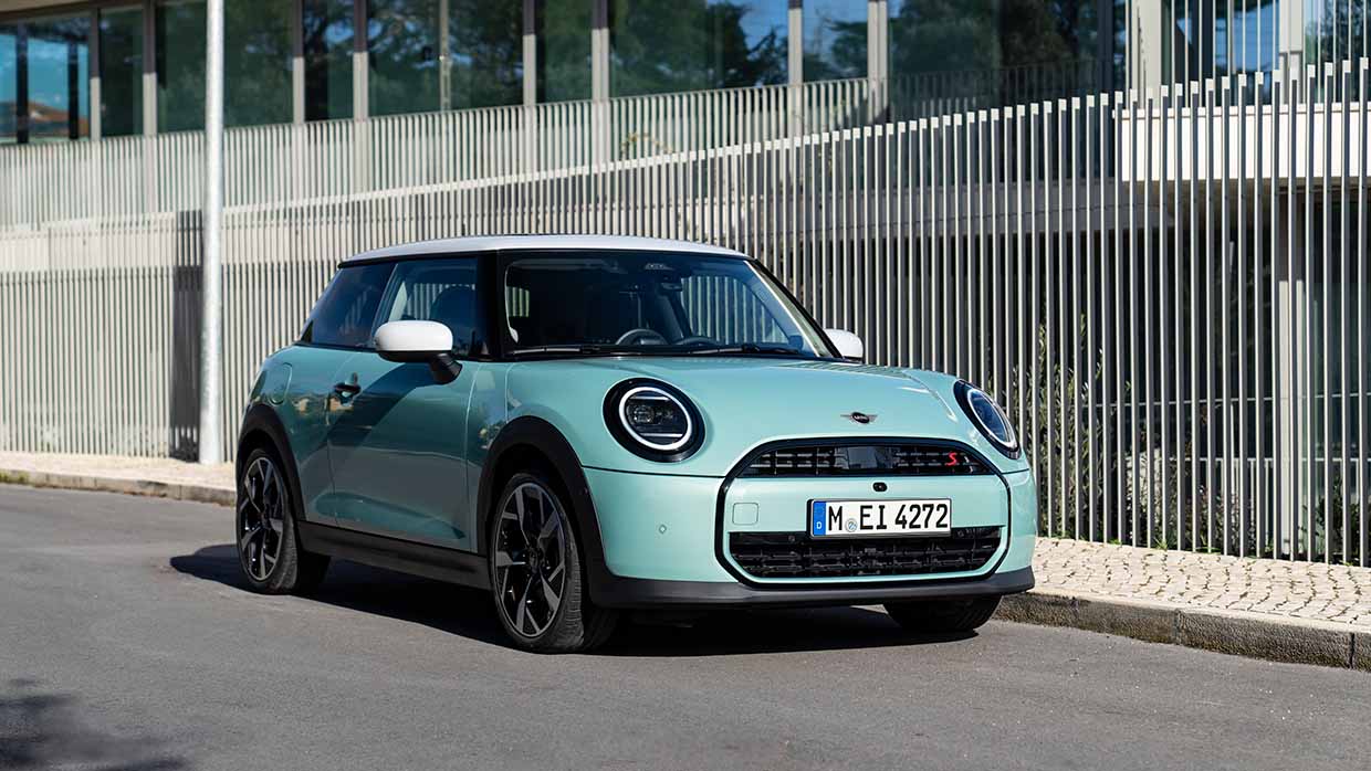 La nuova MINI Cooper S in allestimento Classic: prestazioni sportive e ...